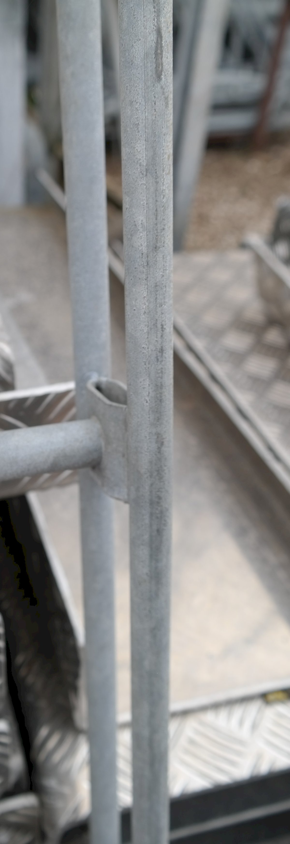 brugt stige i galvaniseret stål